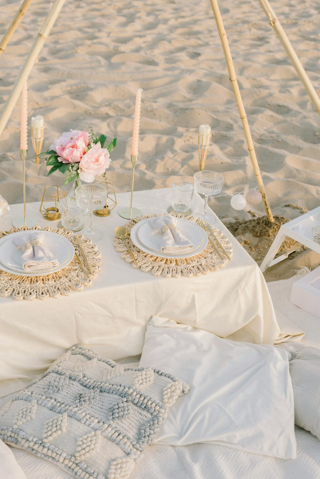 Beach Party Decoration Ideas: Themes, DIY & Lighting Tips